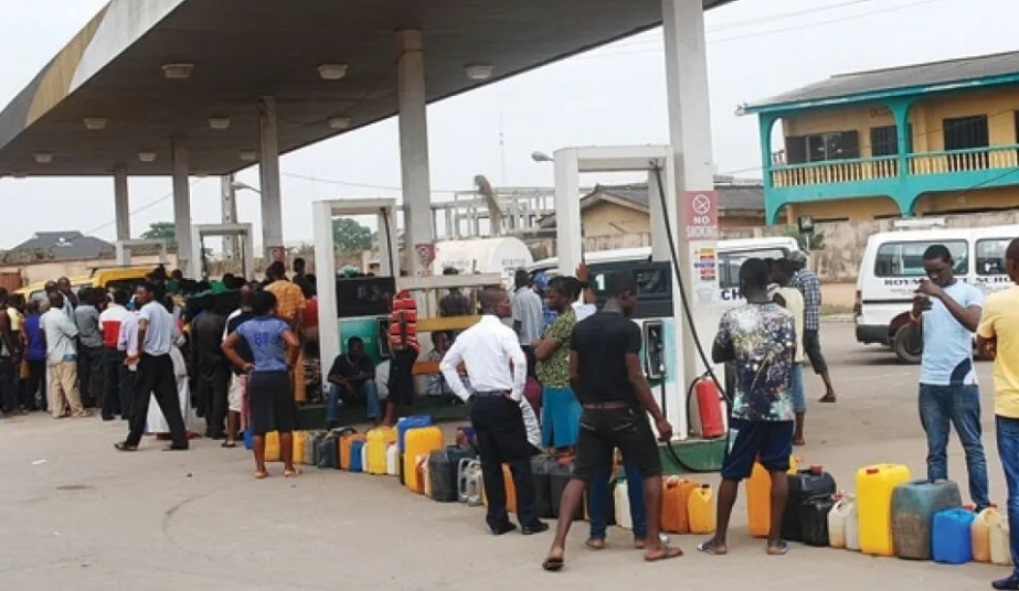 Marketers Plan Strike, Queues Worsen As Fuel Sells N175/Litre – The Nigeria Daily